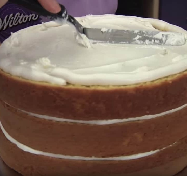 How to Fill and Layer a Cake